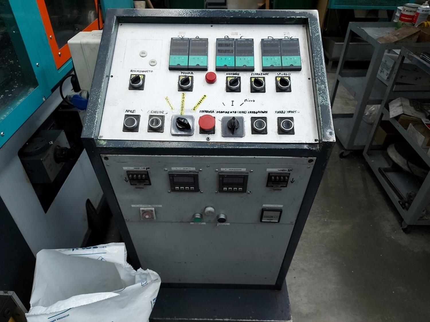 Lot Presma injection moulding machine