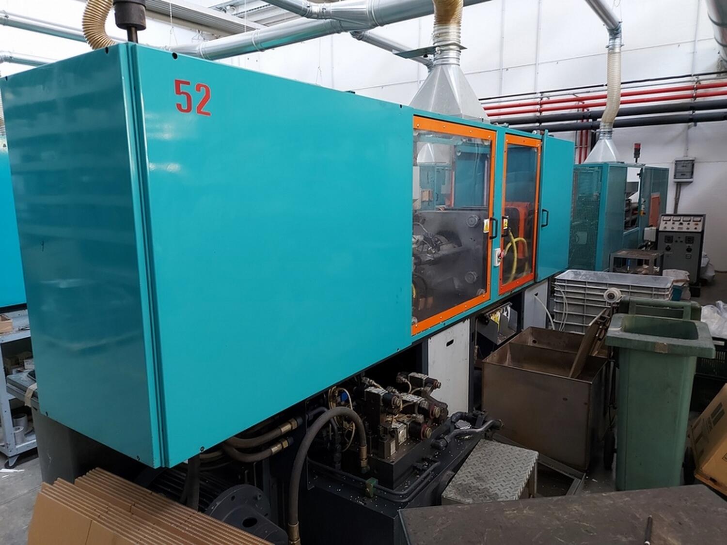 Lot Presma injection moulding machine