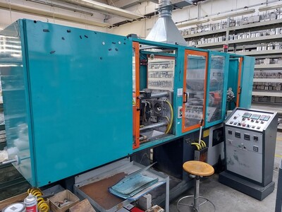 Lot Presma injection moulding machine