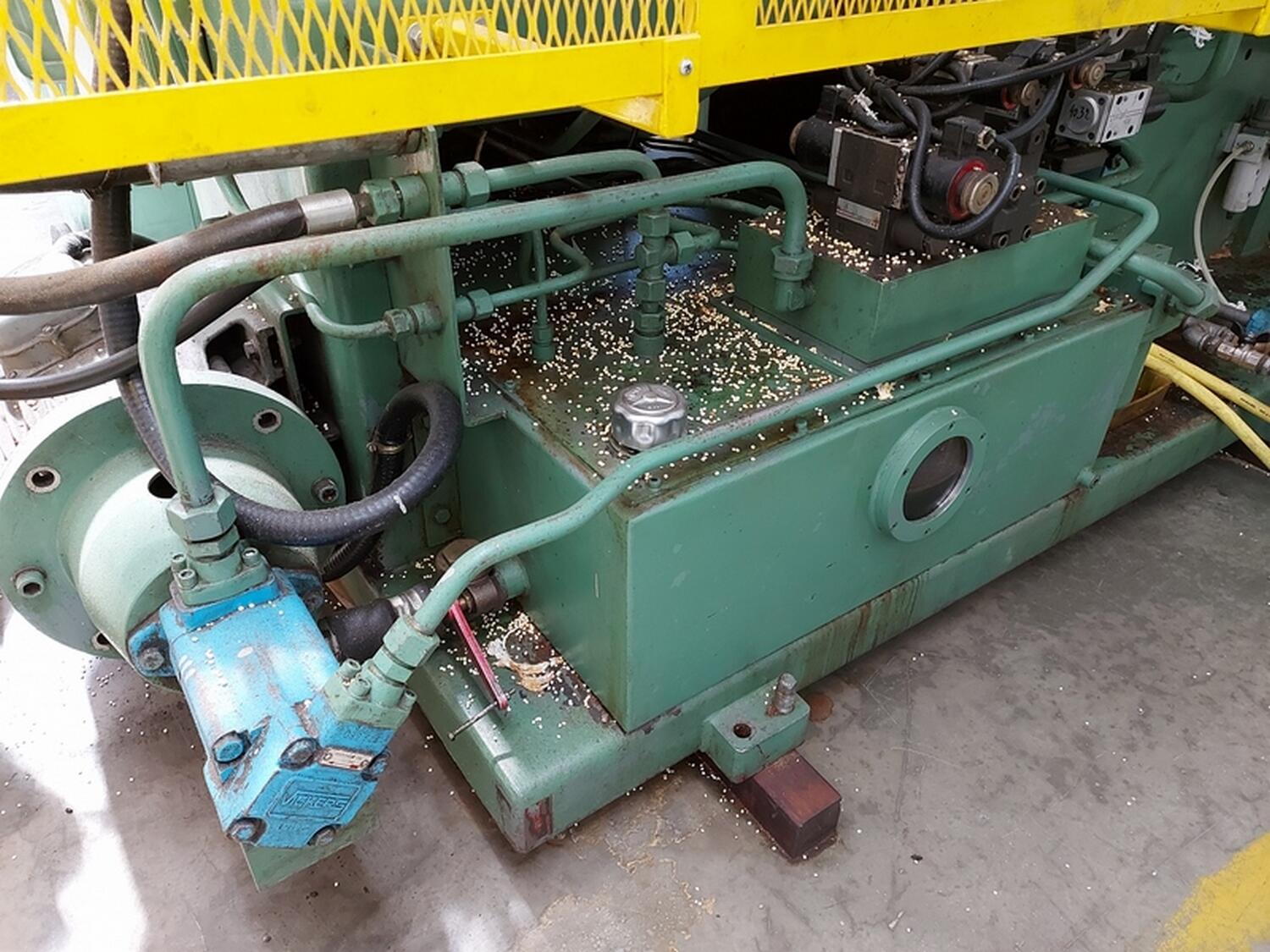 Lot Presma injection moulding machine