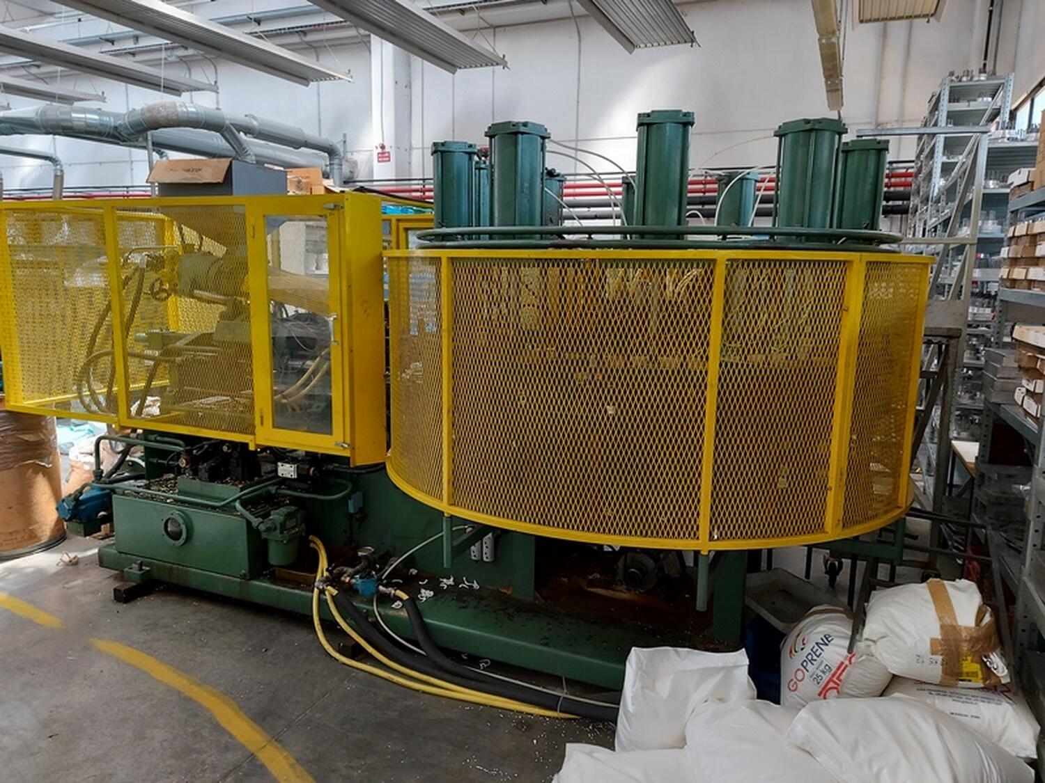 Lot Presma injection moulding machine