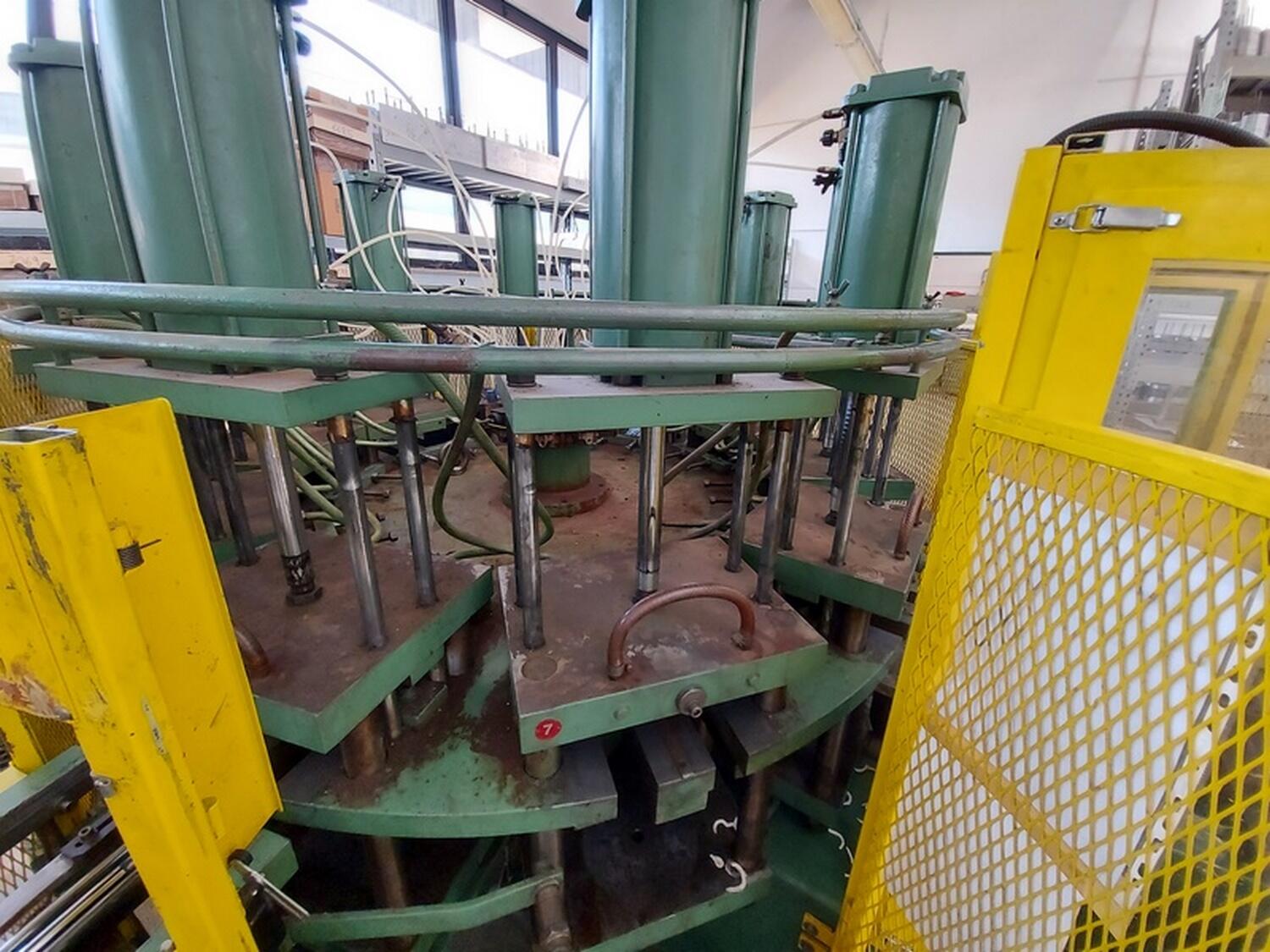 Lot Presma injection moulding machine