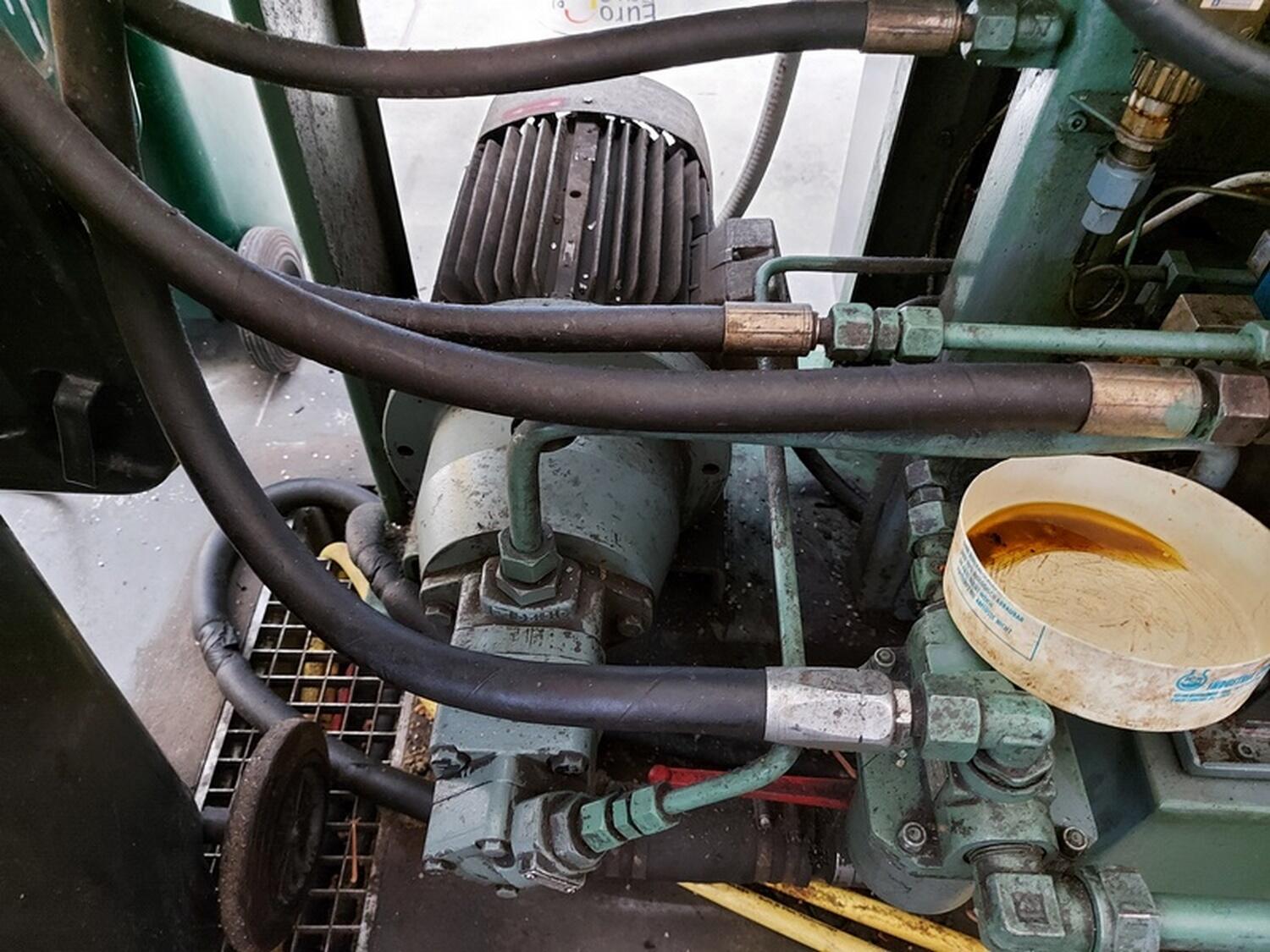 Lot Presma injection moulding machine