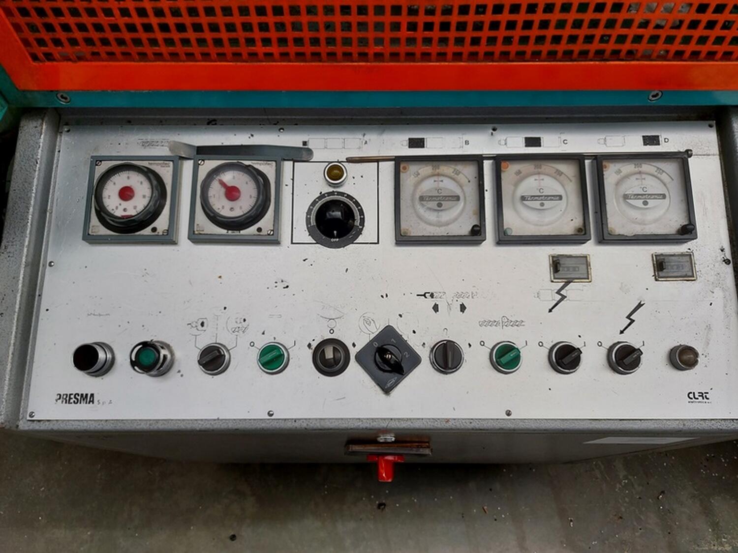 Lot Presma injection moulding machine