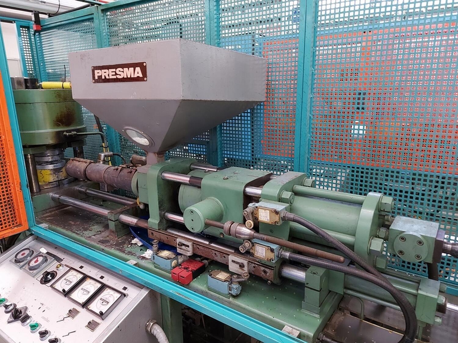Lot Presma injection moulding machine