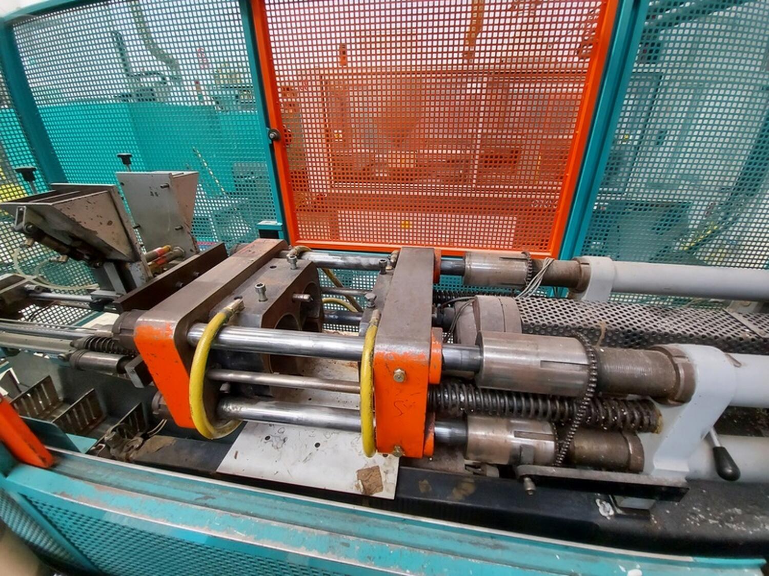 Lot Presma injection moulding machine