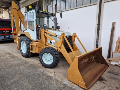 Lot Fai 90DT backhoe loader and boat trailer