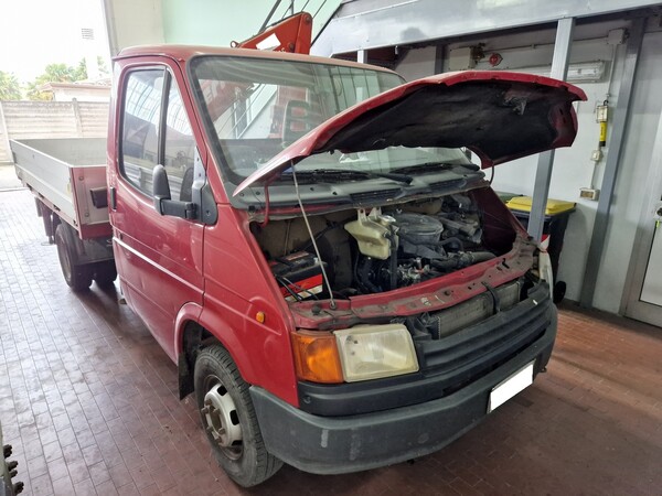 Lot Ford Transit 190 truck