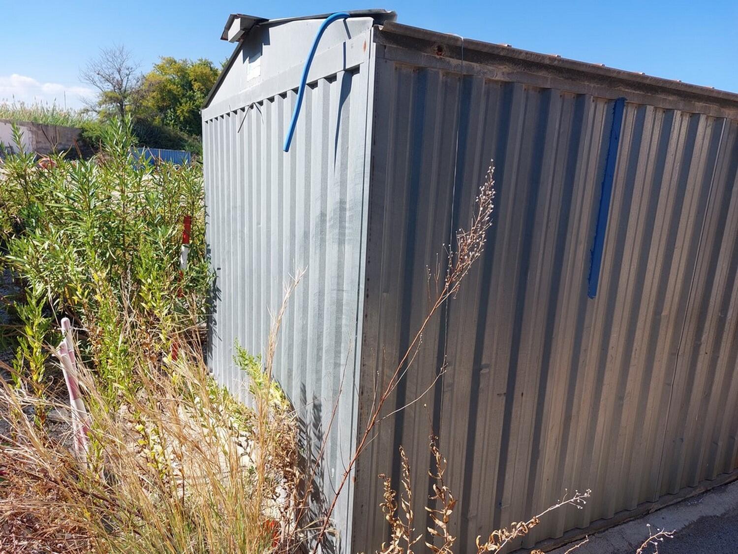 Lot Prefabricated boxes