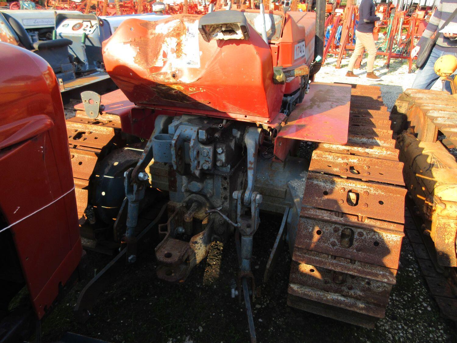 Lot Massey Ferguson 174 C tracked farm tractor