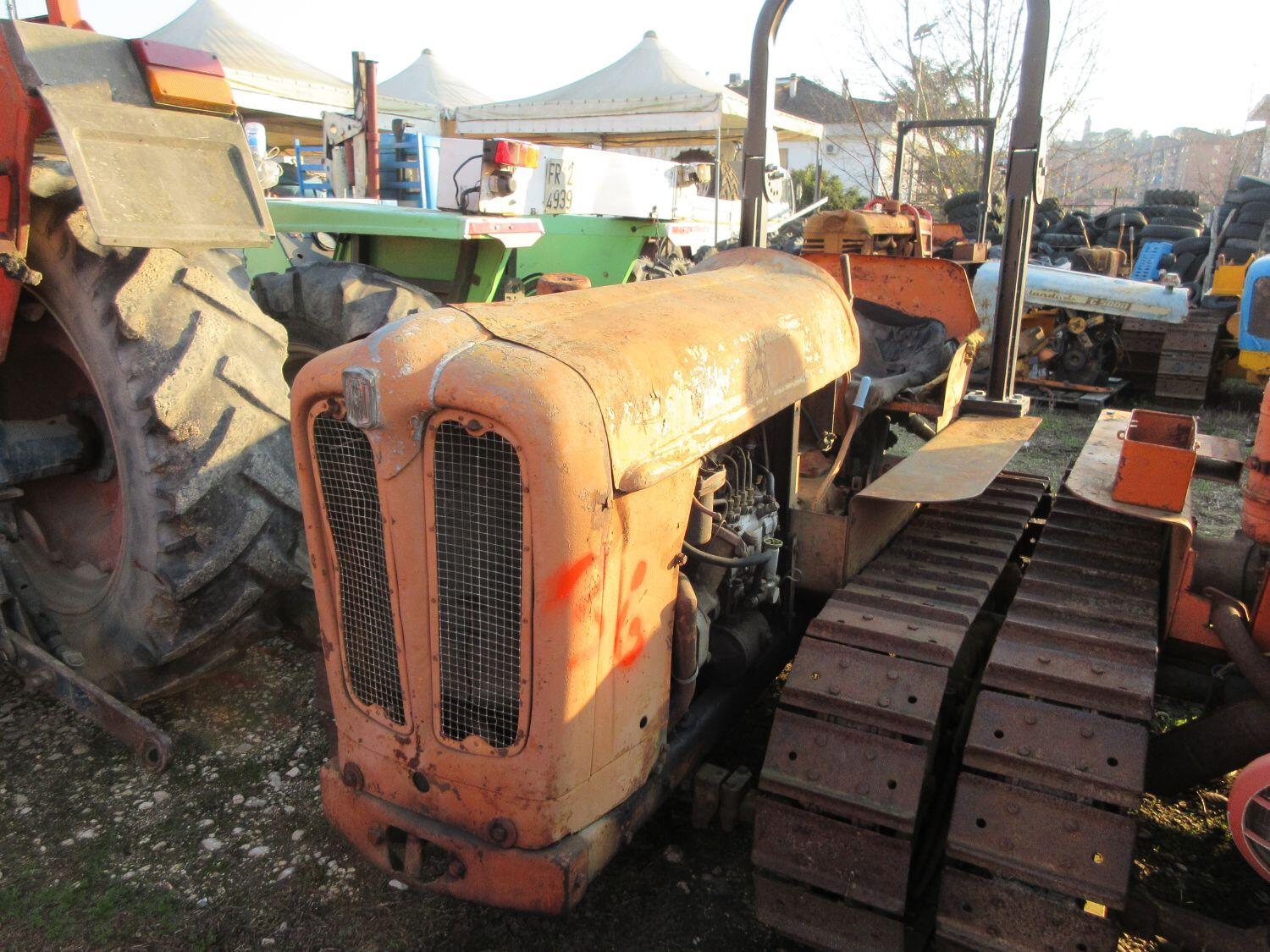Lot Fiat crawler agricultural tractor