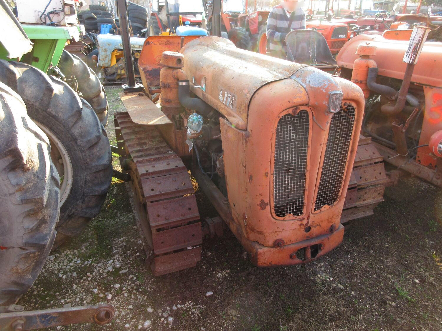 Lot Fiat crawler agricultural tractor
