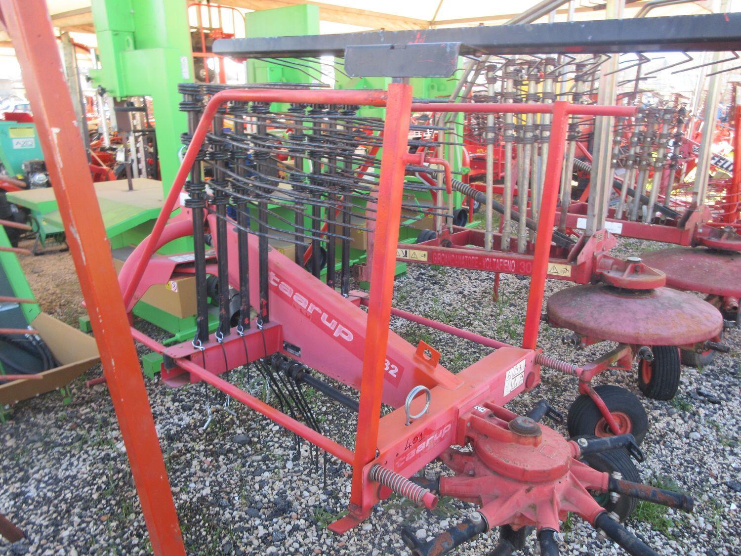 Lot Taarup 9032 rotary rake