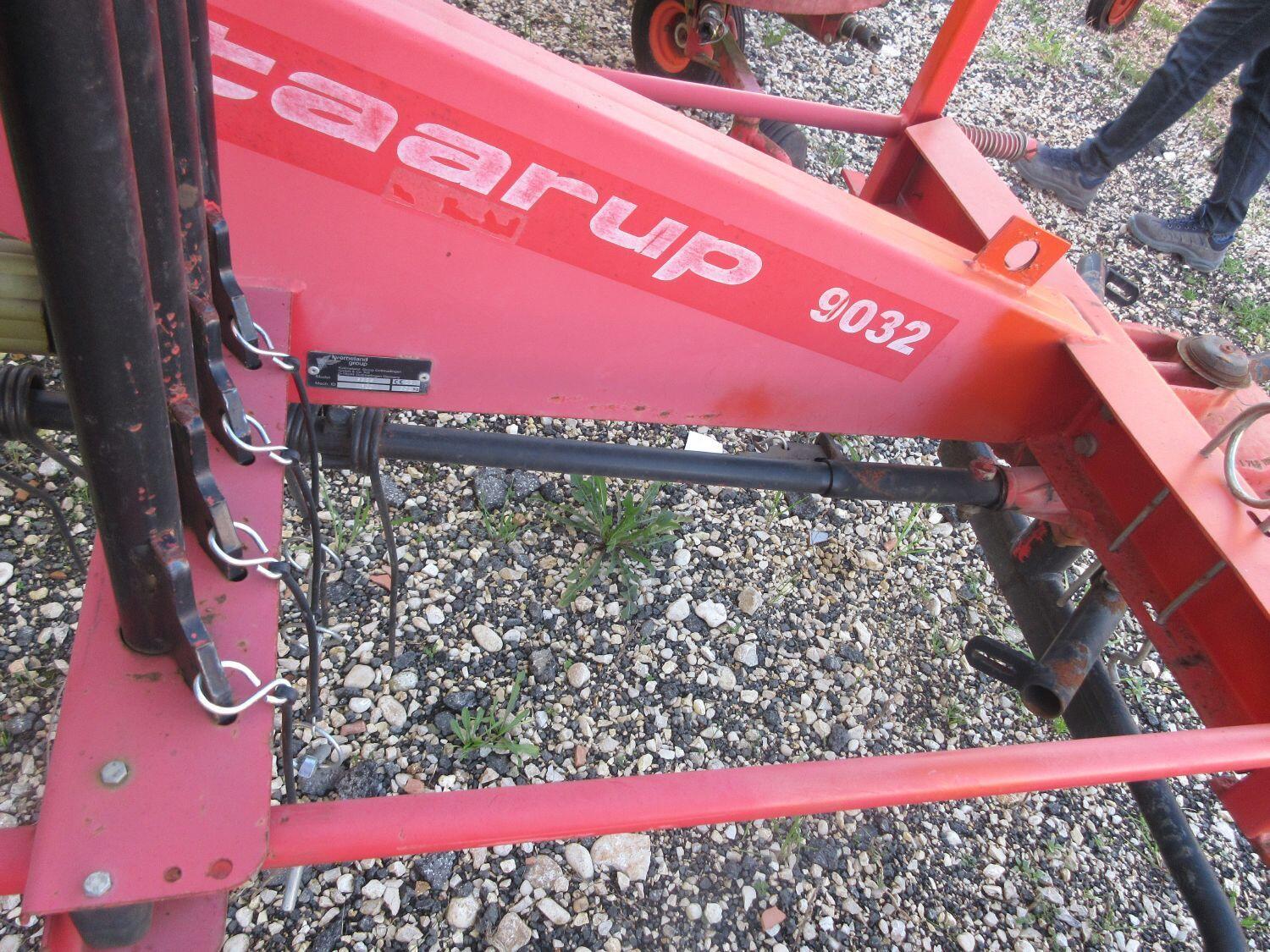 Lot Taarup 9032 rotary rake
