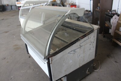 Lot Isa Millennium refrigerated display cases