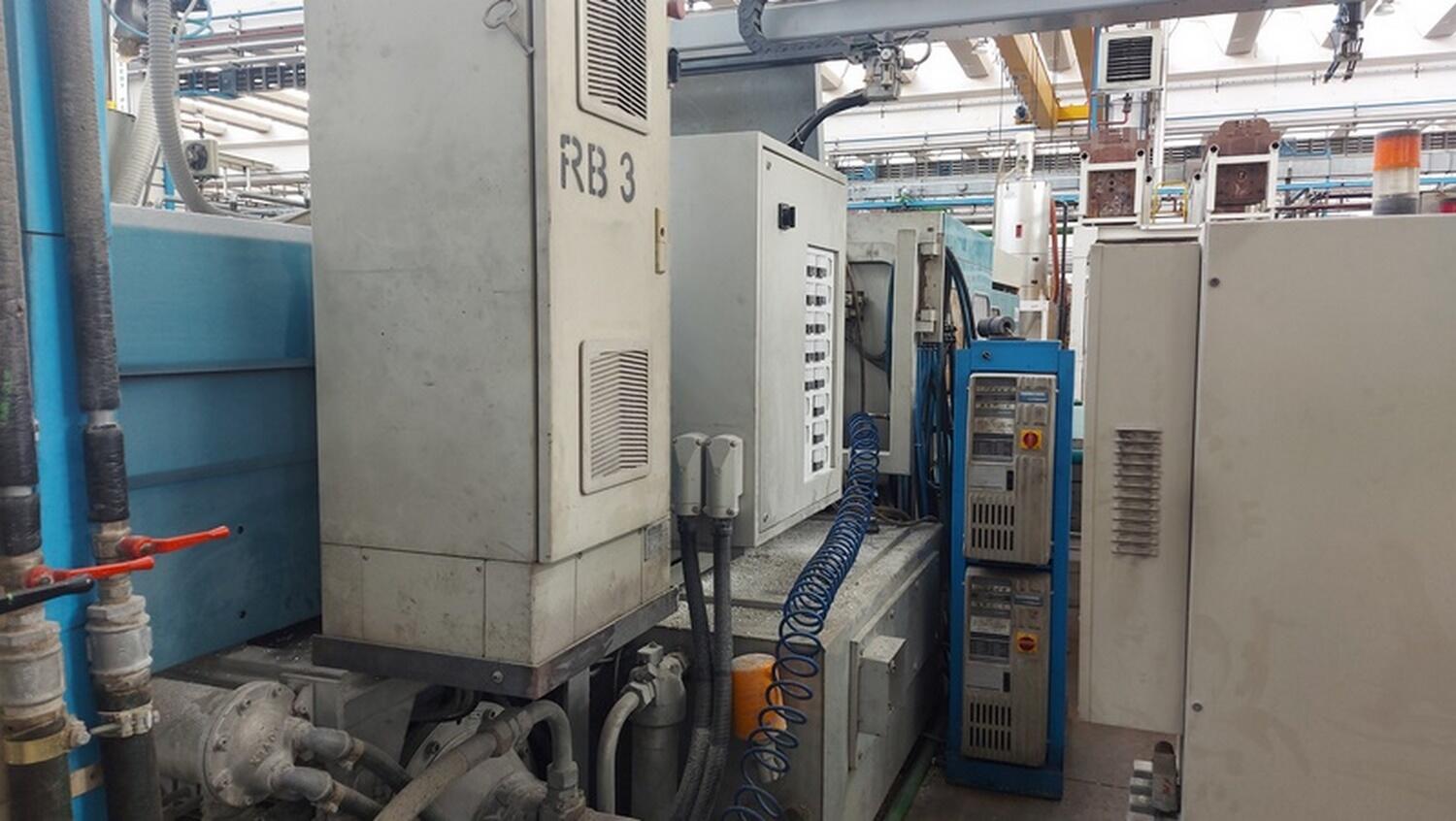 Lot BMB MC270 injection molding machine