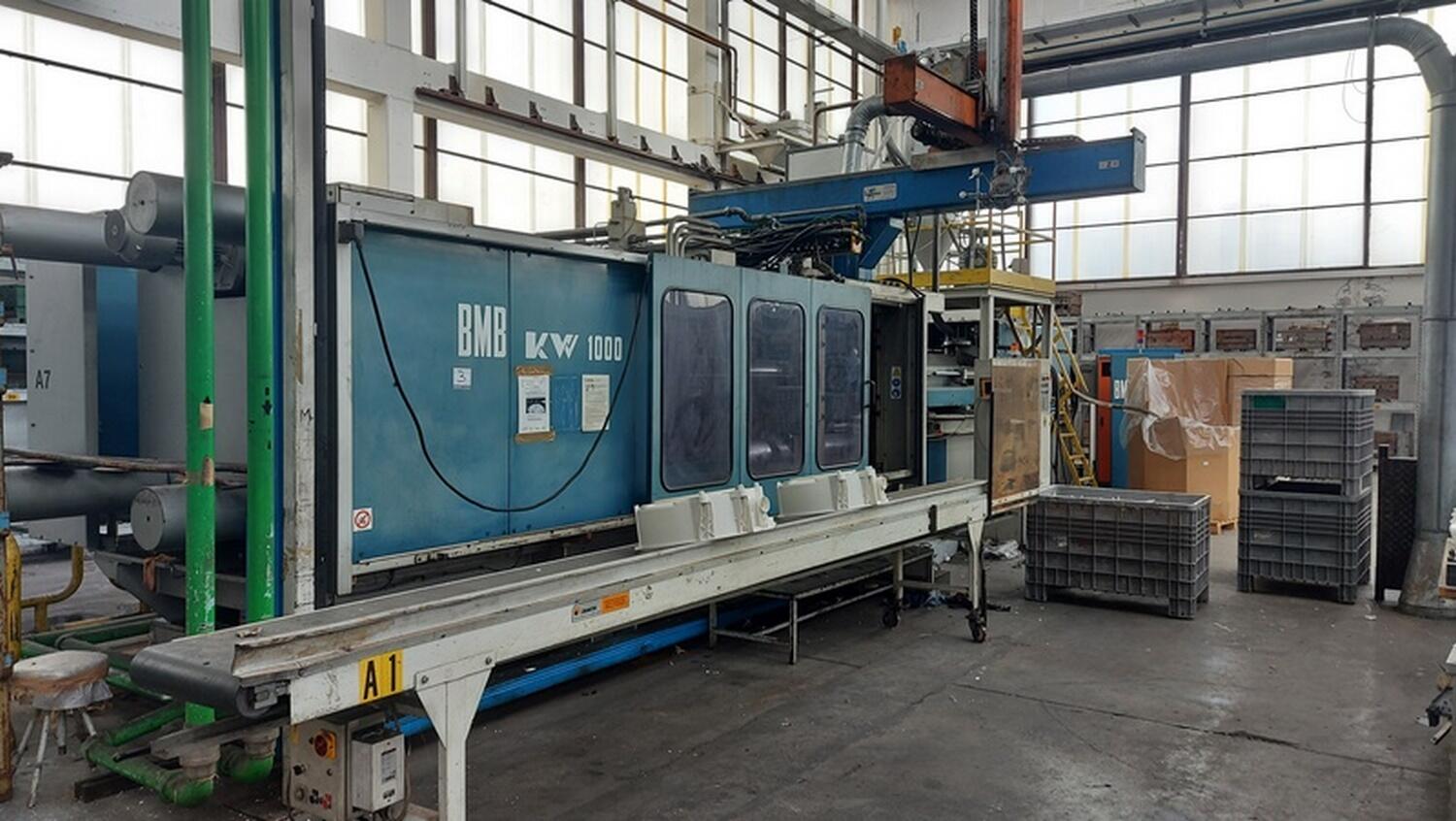 Lot BMB KW1000 injection molding machine