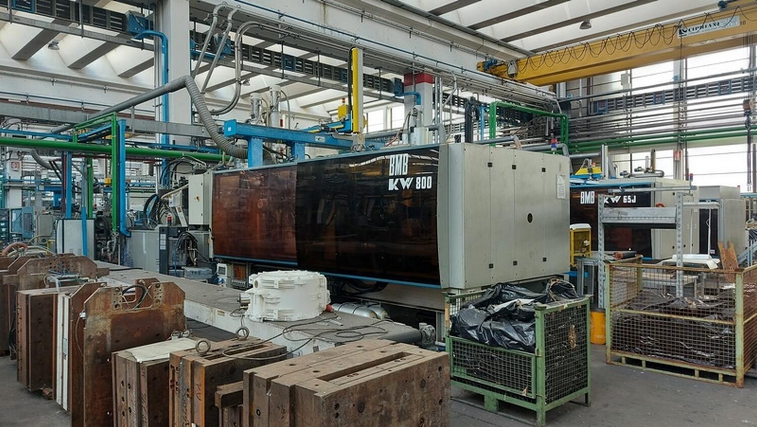 Lot BMB KW 800 bi-material injection molding machine