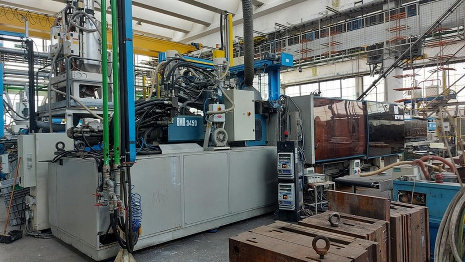 Lot BMB KW 800 bi-material injection molding machine