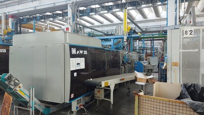 Lot BMB injection molding machine