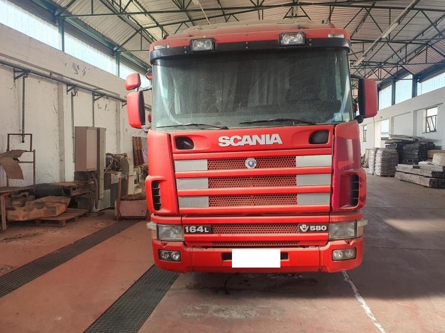 Lot Scania road tractor