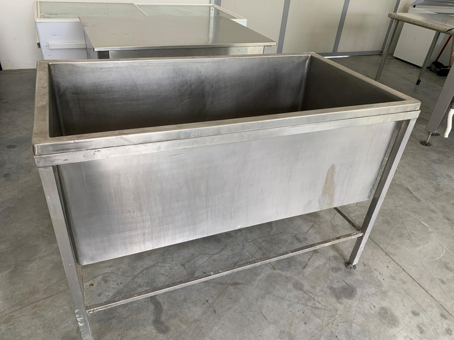 Lot Steel washing tank