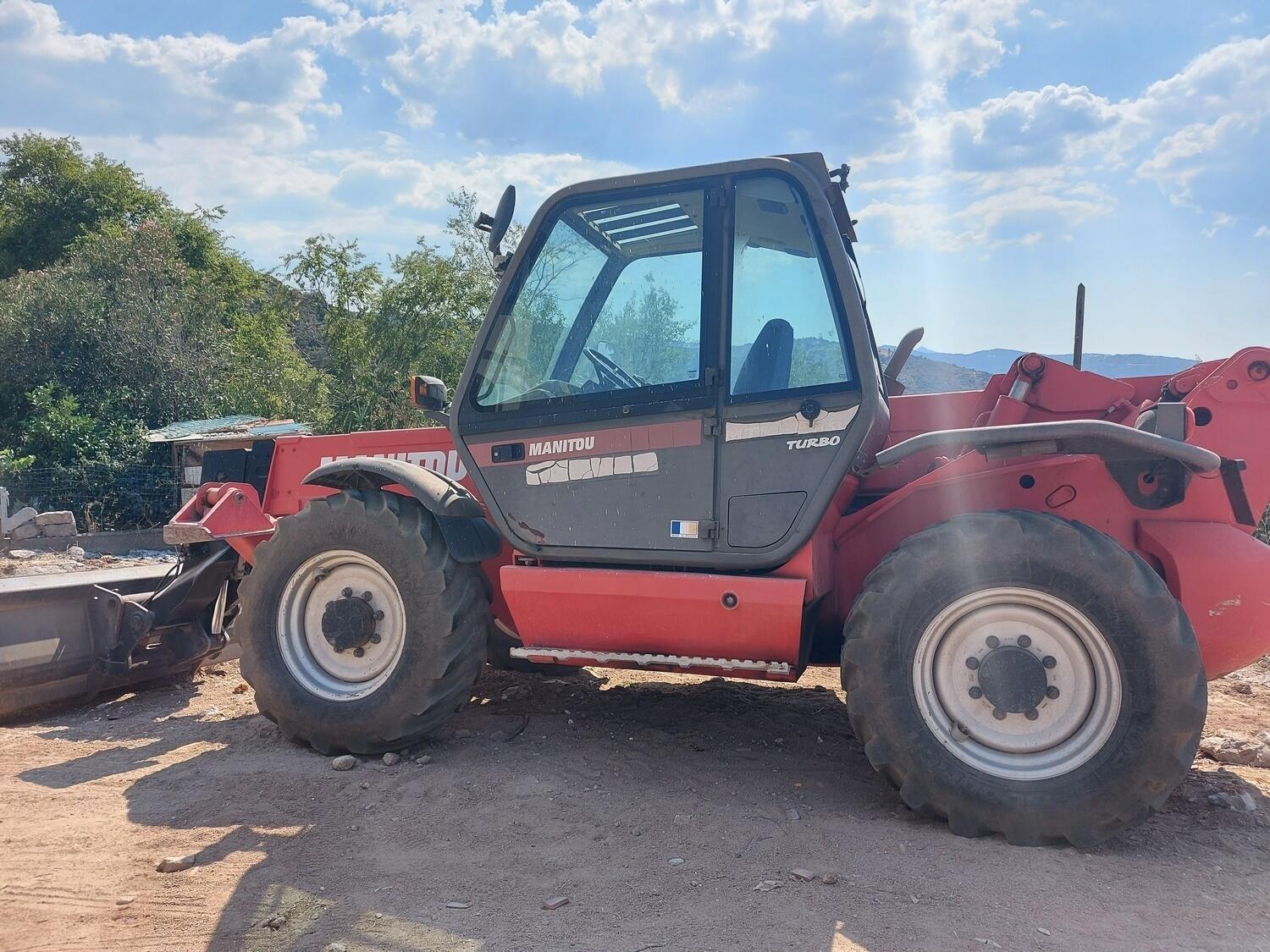 Lot Manitou lifter