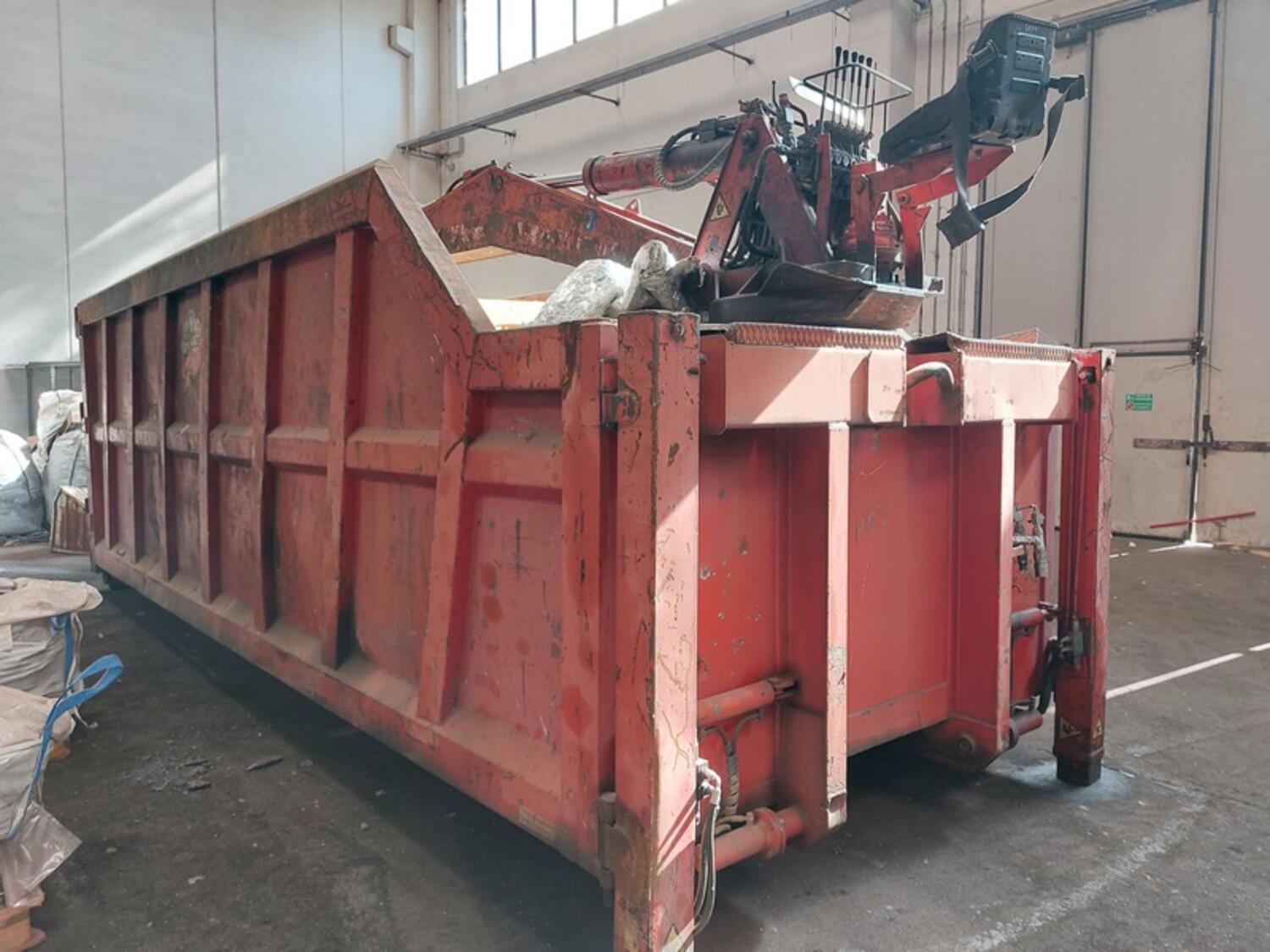 Lot Red roll-off container with crane