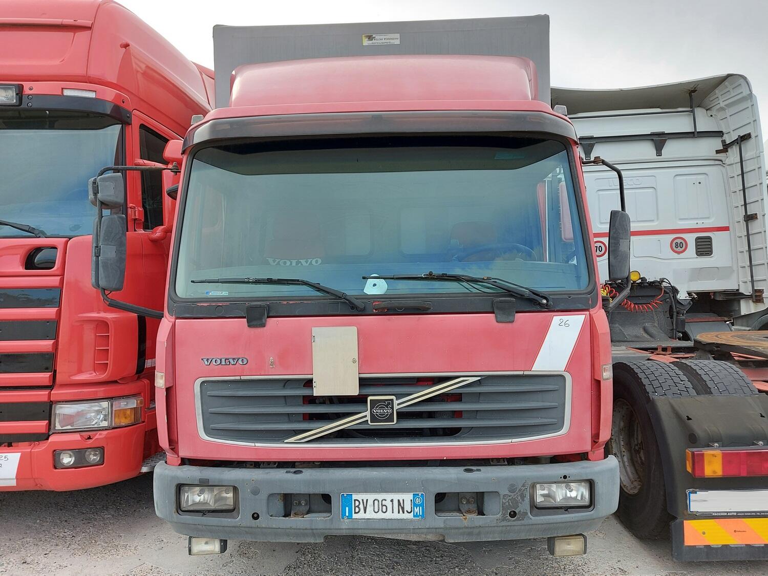 Lotto Autocarro Volvo FL6 180