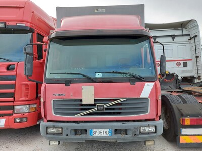 Lot Volvo FL6 180 truck