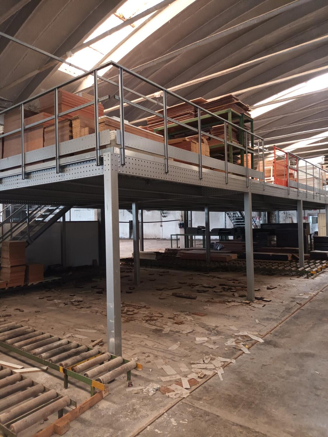 Lot Modular mezzanine