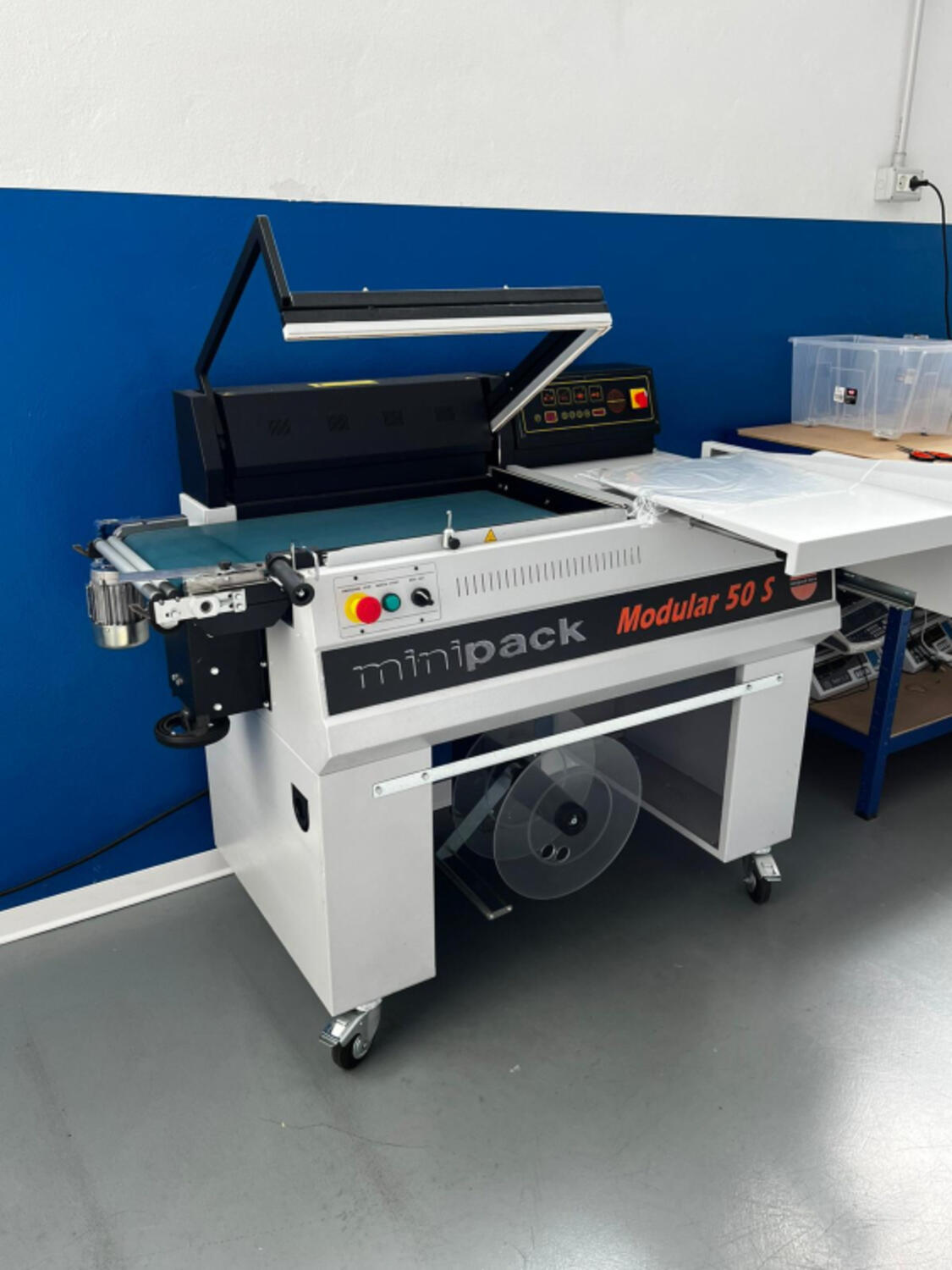 Lot Enveloping machine