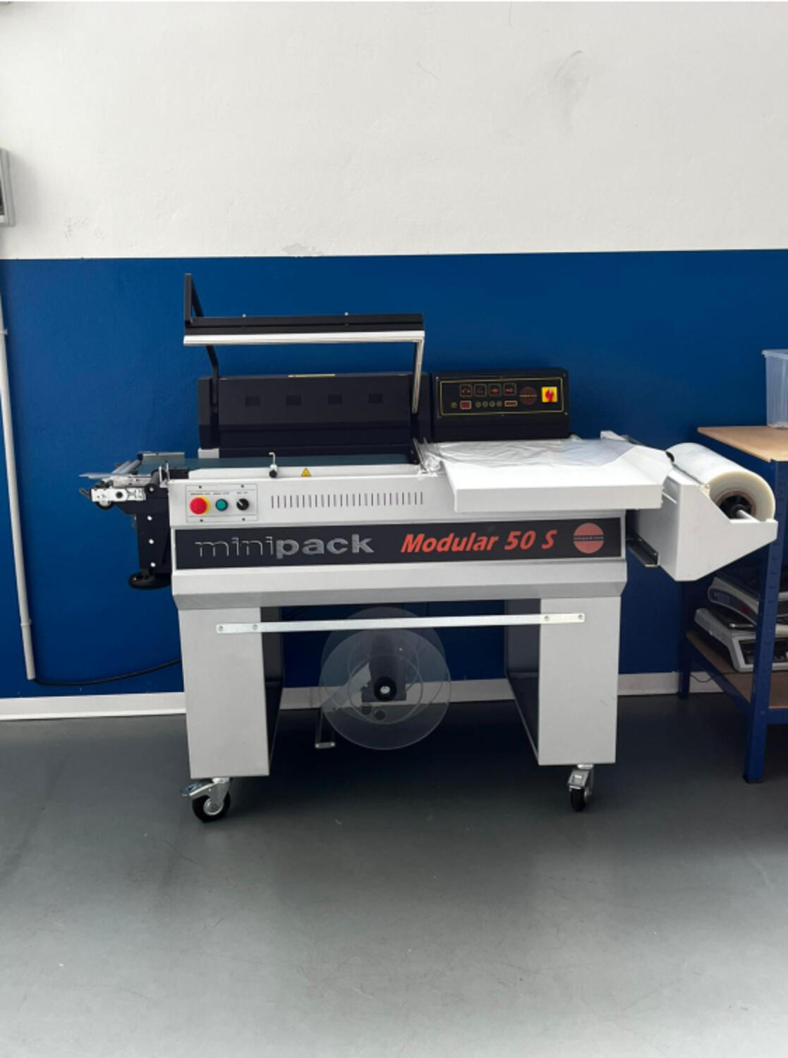 Lot Enveloping machine