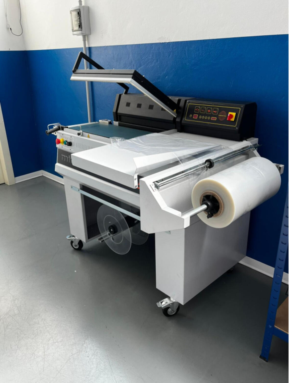 Lot Enveloping machine