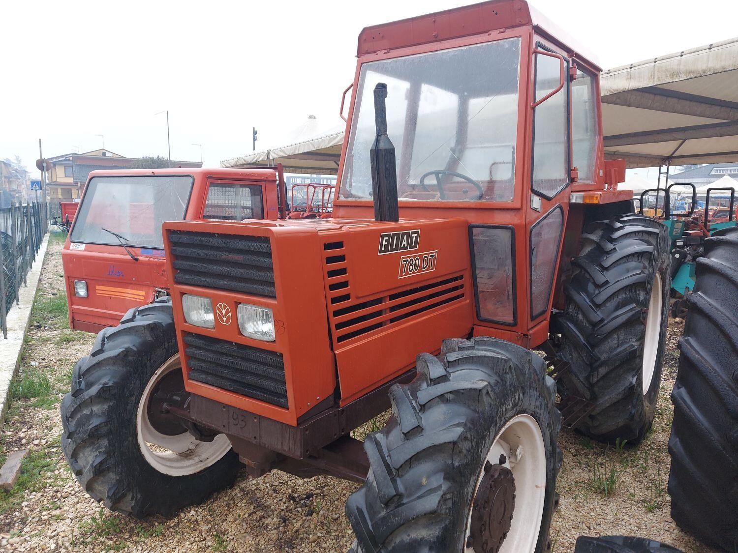 Lot Fiat agricultural tractor with cab