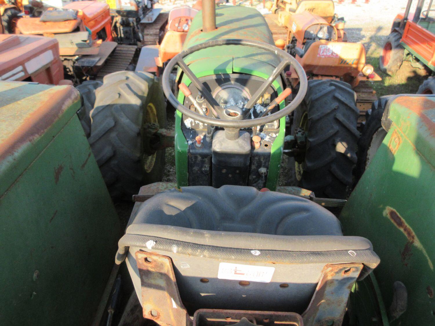 Lot John Deere 3140 farm tractor