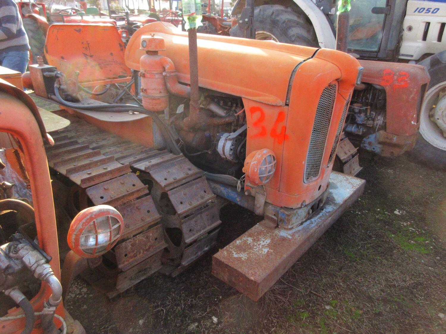 Lotto Trattore agricolo cingolato Fiat