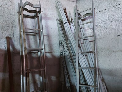 Lot Pile climbing ladders