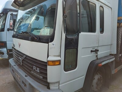 Lot Volvo FL 614 4X2 truck