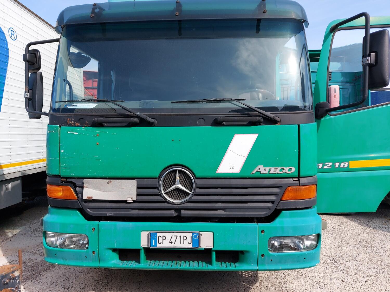 Lot Mercedes Ateco truck