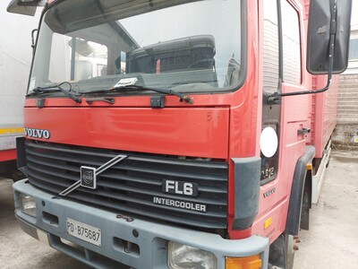 Lot Volvo FL614 4X2 truck
