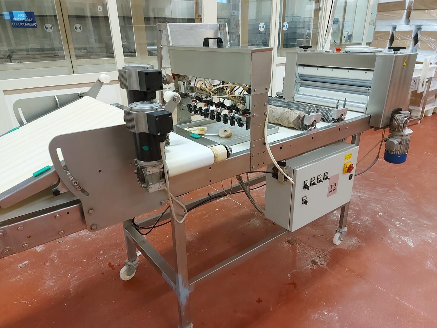 Lot Equipment for cannoli production