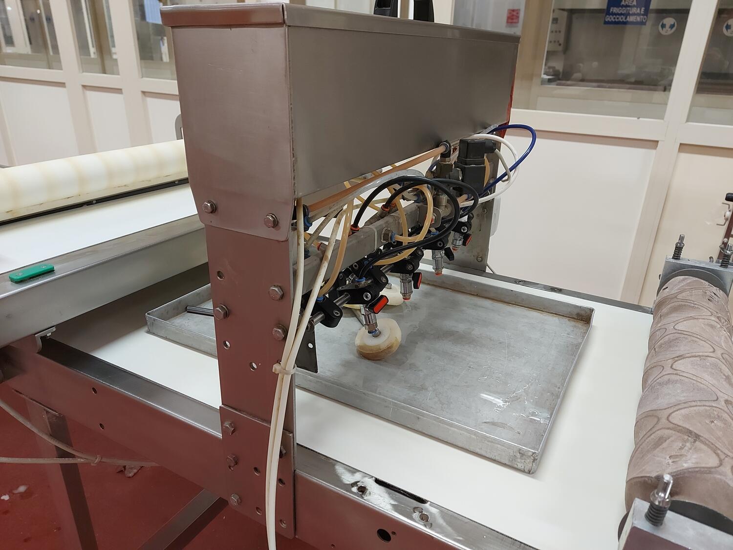 Lot Equipment for cannoli production