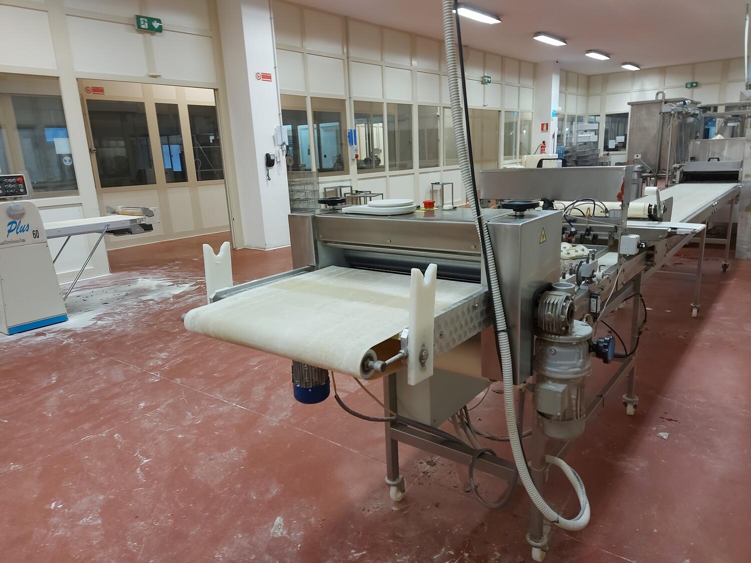 Lot Equipment for cannoli production