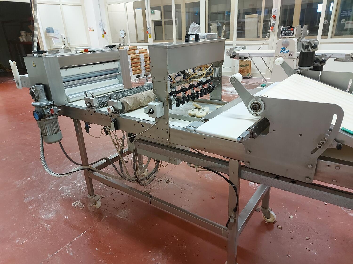 Lot Equipment for cannoli production
