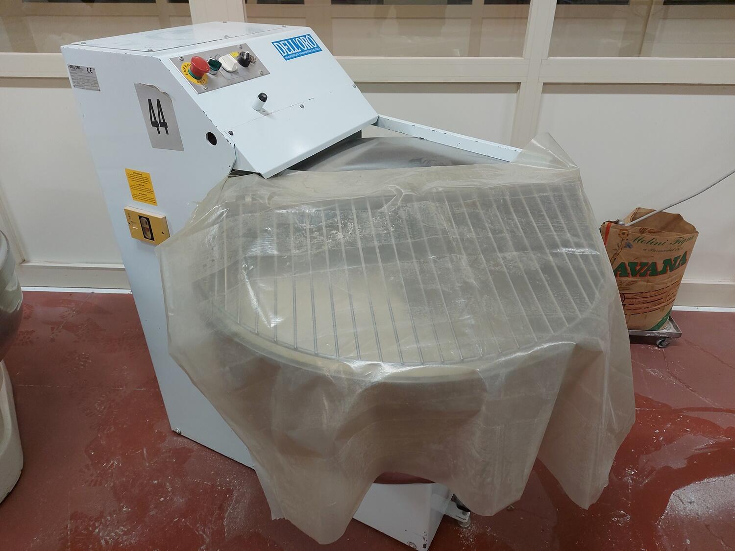 Lot Equipment for cannoli production