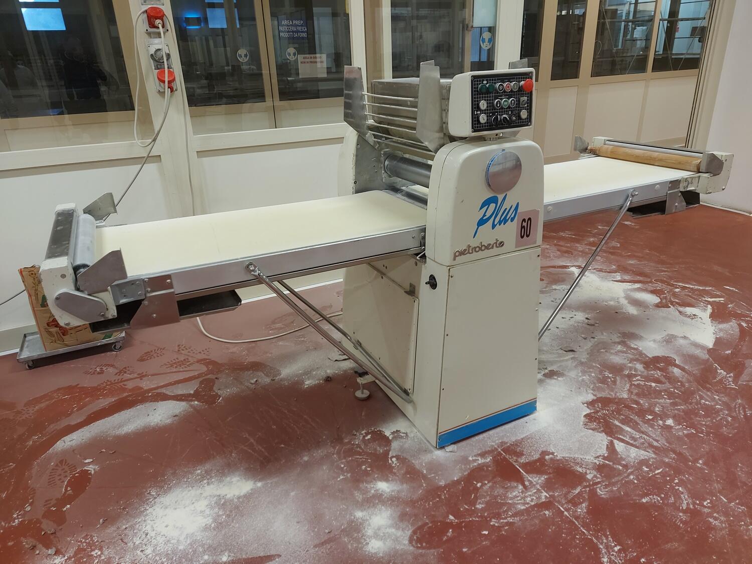 Lot Equipment for cannoli production