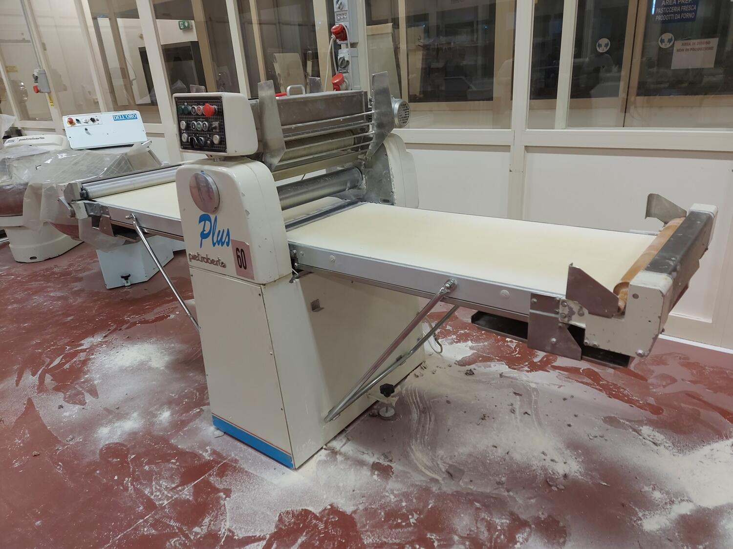 Lot Equipment for cannoli production
