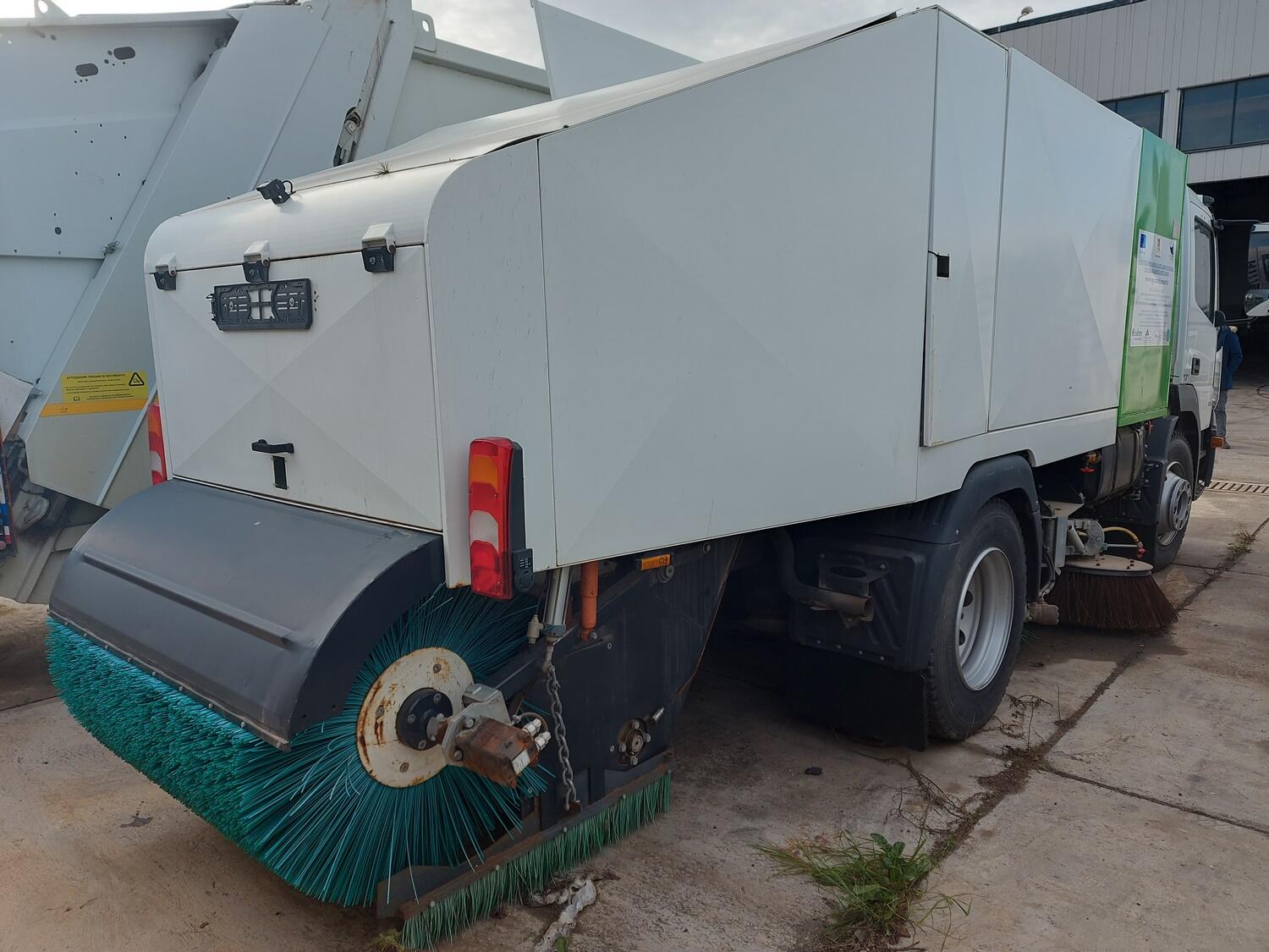 Lot Mercedes-Benz smart sweeper prototype