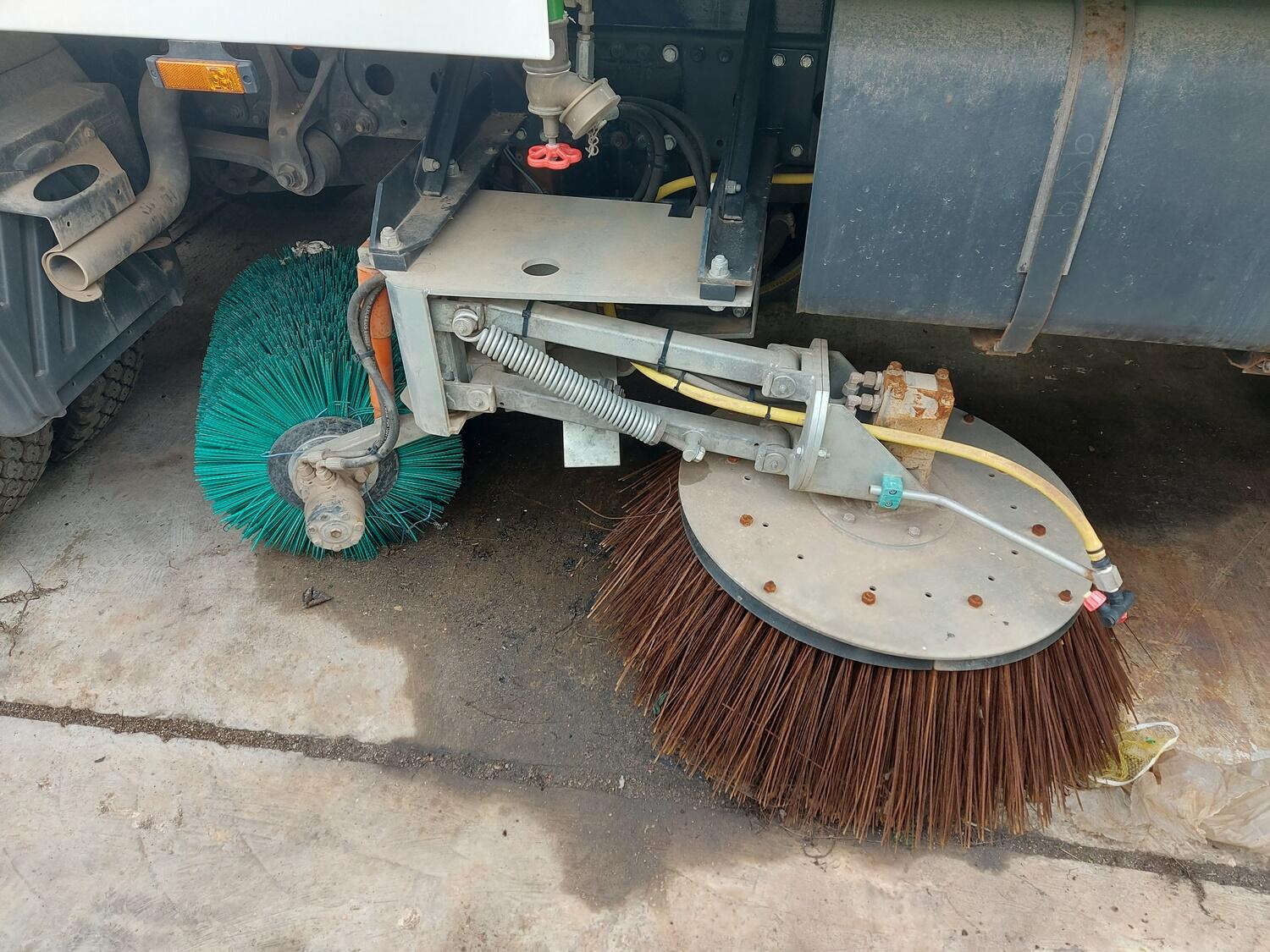 Lot Mercedes-Benz smart sweeper prototype